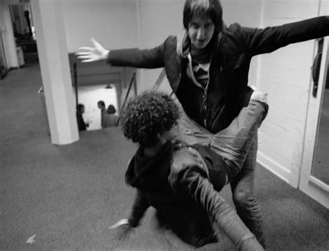 Nobody knows what s wrong 有点太那个了