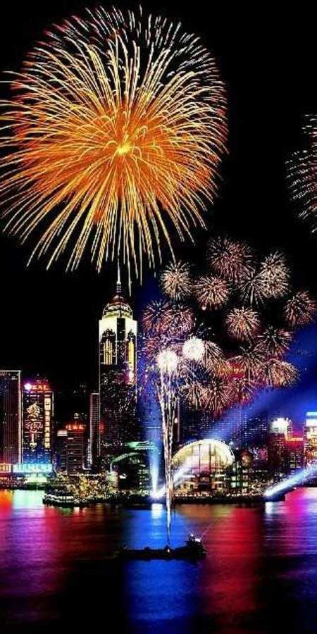 Завантажити шпалери на робочий стіл ПК Новий Рік Місто Феєрверк Фотографія Рефлексія