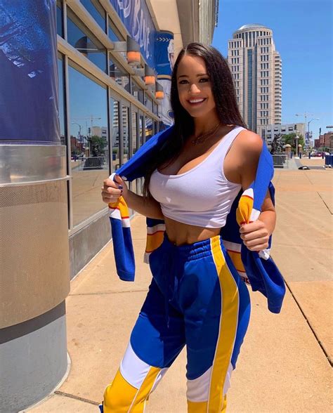 Poza 29 Rachel Stuhlmann