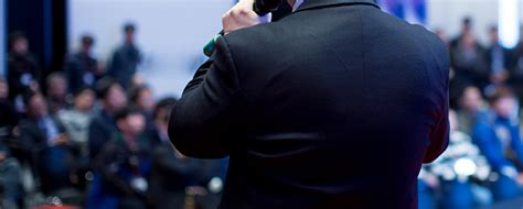 비즈니스 컨퍼런스에서 강연 무대 회의 사진에 임원 스피커 기업가 기술 회의에서 비즈니스 프레젠테이션 발표자 연설 투자자 청중을 위한 기업 포럼 이벤트 회의에 대한 스톡 사진