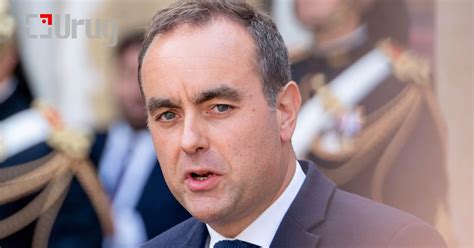 Францын Ерөнхий сайд С Лекорню сар ч бололгүй албан тушаалаасаа огцорлоо