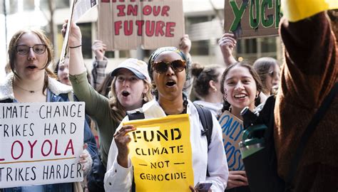 Hundreds Protest In Global Climate Strike Demand That U S Declare A Climate Emergency