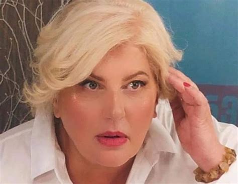 მაია სტეფნაძე მისი ოჯახი შვილები და მეზობლები ცნობილმა ადვოკატმა თაღლითურად გააცურა რას წერს