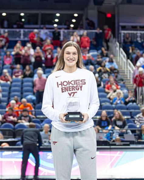 𝙎𝙘𝙝𝙤𝙡𝙖𝙧 𝘼𝙩𝙝𝙡𝙚𝙩𝙚 🤩 Virginia Tech Graduate Student Elizabeth Kitley Was Named The Accs Kay Yow