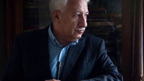 Հովիկ Հովեյան կարդում է Մարինա Հովհաննիսյանը Youtube