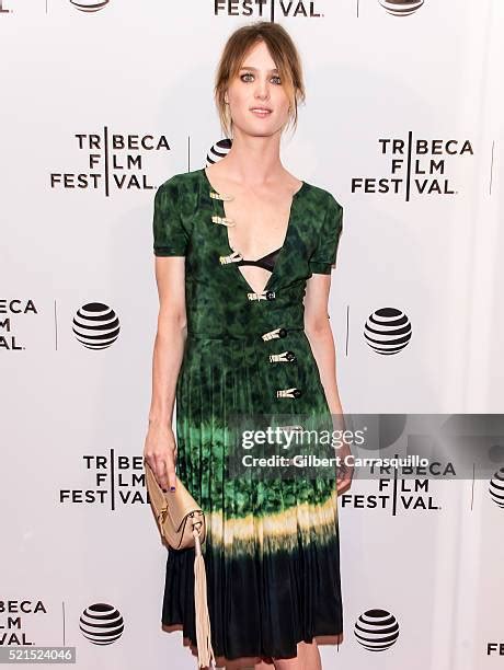 Mackenzie Davis Chelsea Photos And Premium High Res Pictures Getty Images