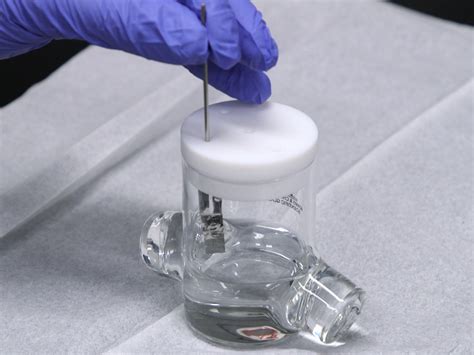 Total Internal Reflection Absorption Spectroscopy Tiras For The Detection Of Solvated