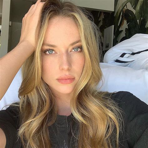 Hannah Ferguson Scrolller Hannah Ferguson Scrolller