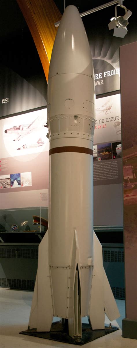 Roquette Air 2a Genie Musée De La Défense Aérienne De Bagotville