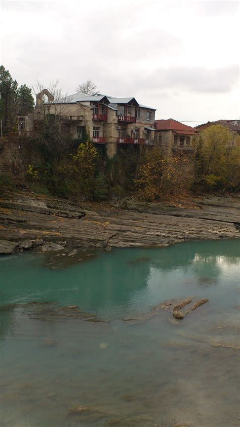 არ დავკარგოთ ერთმანეთი “მე დავიბადე აპრილის თვეში ვაშლების გაშლილ ყვავილებიდან მაწვიმს