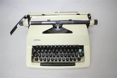 Restored Typewriter Consul Model 2226 Czechoslovakia 1965s For Sale