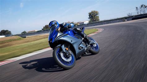 Motorrad Vergleich Yamaha R125 2023 Vs Yamaha Mt 07 2023