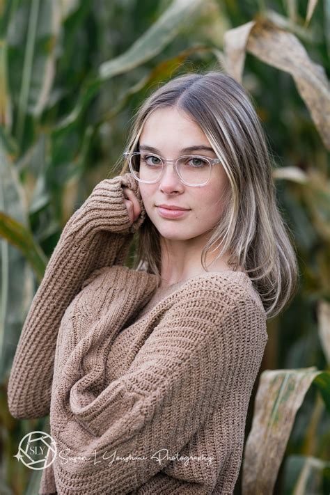 Senior Models Class Of 2024 Autumn Mini Session Huntingdon Senior Pictures — Sly Photography