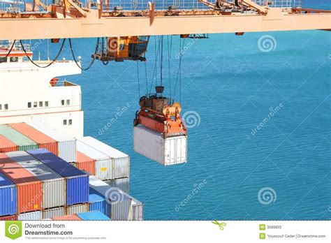 Transferir Arquivos Pela Rede Do Recipiente Imagem De Stock Imagem De Molhe Carga 3589803