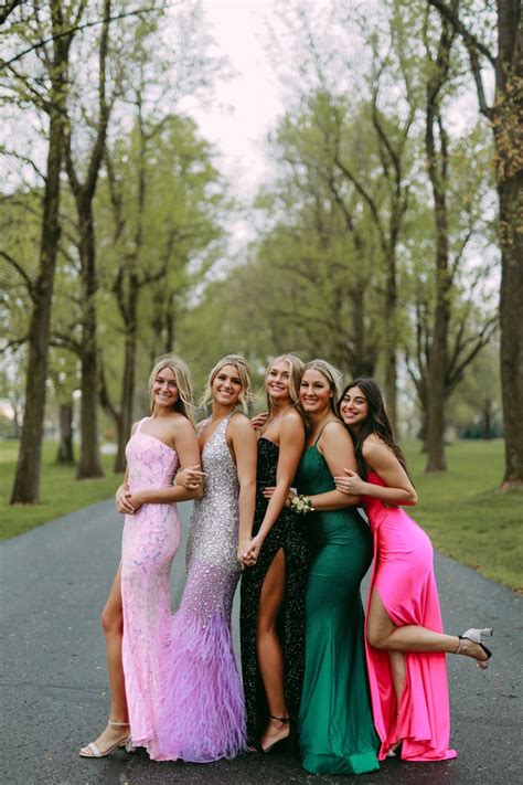 50 Prom Poses To Copy For The Perfect Photos Artofit