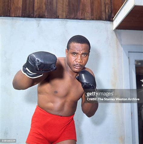 Sonny Liston Boxer Photos And Premium High Res Pictures Getty Images