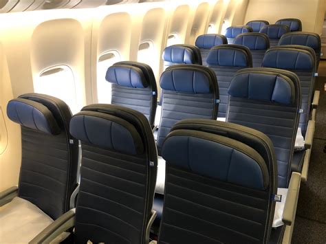 United Airlines 777 Economy Class