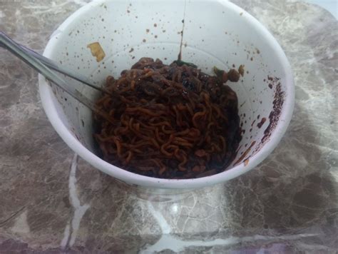 진짜 짜파게티 컵라면 물 안 버리는게 맛있네 웃긴대학 만화