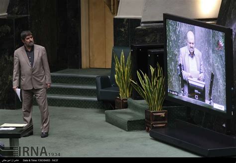 تصاویر گرم شدن مجلس با تصاویر دختران ساپورت‌پوش