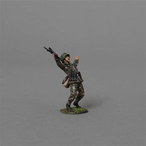 Ss Trooper Shot Holding Stg44 Single Figure Retired Last Two Ss155b Metal Toy Soldiers