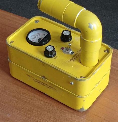 Fake Geiger Counter With Fake Radioactive Source 6 Steps