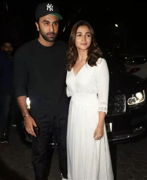 Alia Bhatt Reveals Her Phones Wallpaper To Her Fans With Her Boyfriend