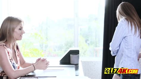 Nerdie Blonde Munchies Muffing Lesbians Eporner