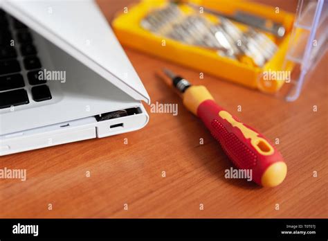 Repair Loop Hinge Laptop Cracked Laptop Split Case Computer Equipment Maintance Service