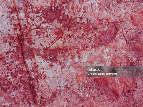 분홍색 빨간 산호 화강암 대리석 돌 바위 표면 디자인 스타일 배경 미네랄 소금 배경 0명에 대한 스톡 사진 및 기타 이미지 0명 거친 건축 Istock
