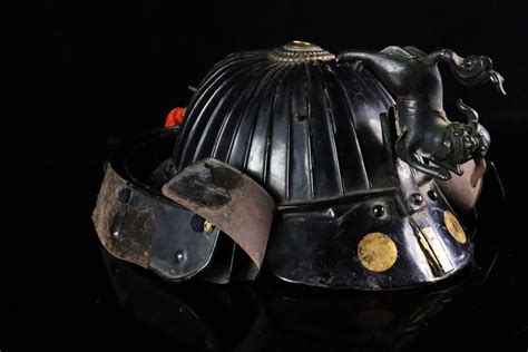 Yahooオークション 【櫻】時代本歌 鉄錆地 黒漆塗 三十二間筋兜 錣 Yahooオークション 【櫻】時代本歌 鉄錆地 黒漆塗 三十二間筋兜 錣