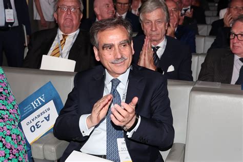 Mps Conferma Lovaglio Fiducia Piena E Integrazione Con Mediobanca