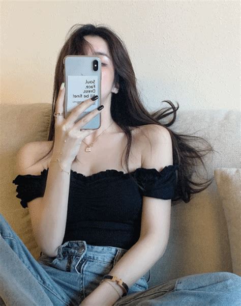 [💗당일출고💗 주문폭주] 프릴오프숄더스퀘어넥 벌룬반팔블랙골지티셔츠 1color 에이블리