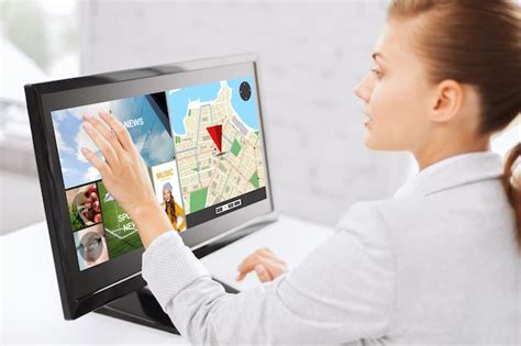 Premium Photo Business People Navigation And Technology Concept Woman With Gps Navigator