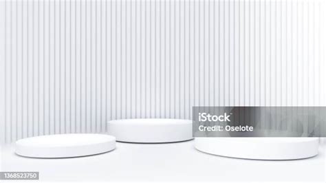 흰색 배경에 세 개의 흰색 스탠드 제품 프리젠 테이션을위한 연단을 모의 3d 렌더링 광고에 대한 스톡 사진 및 기타 이미지 광고 아이디어 0명 Istock