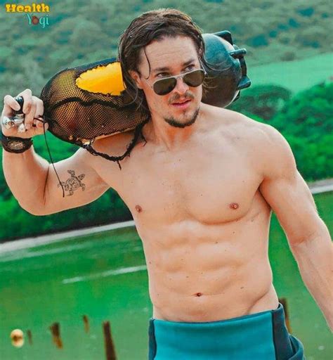 Alexander Dreymon Workout Routine And Diet Plan Health Yogi