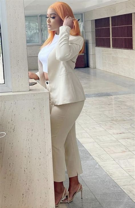 Photos : L'actrice et productrice Muriel Blanche dans une magnifique tailleur - Afriseries & Ciné