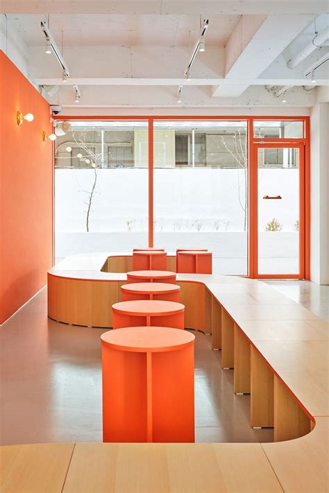 No2477 모어딥도넛 주황색 포인트컬러 세련된 디자인의 24평 도넛집인테리어 Joinery Design Shop