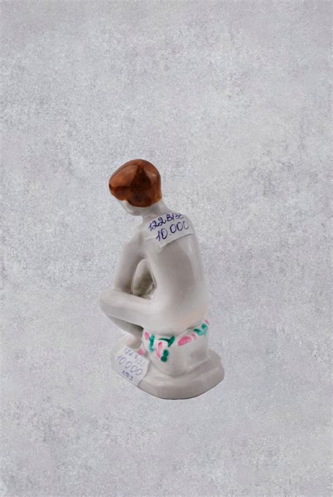 Статуэтка Мальчик с полотенцем Интернет магазин