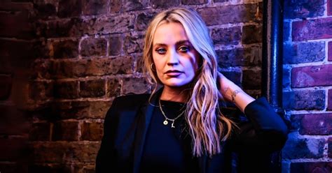 Laura Whitmore Granskar Hårt Sex Tv4 Play Webb Tv Nu