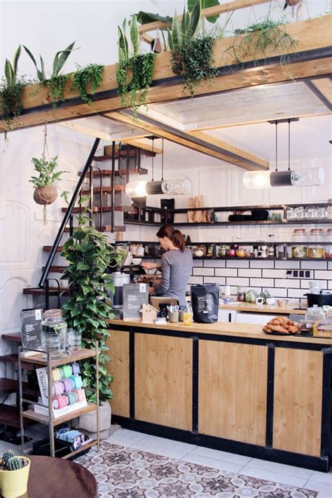 The Greens Besonderer Coffee Spot Im Urban Jungle Café Interieur Café Einrichtung