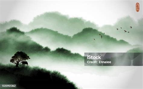 언덕에 작은 집과 안개 숲 산과 풍경 전통적인 동양 잉크 페인팅 스미e U죄 고화 0명에 대한 스톡 벡터 아트 및 기타 이미지