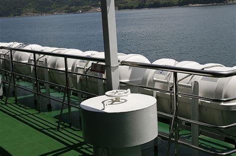 유토이미지 여객선에 설치된 인명 구조 장비 구명뗏목