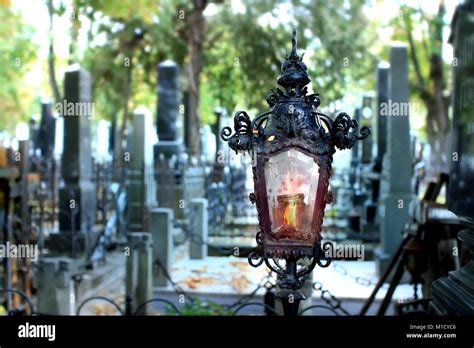 Rustikale Friedhof Lampe Stockfotografie - Alamy