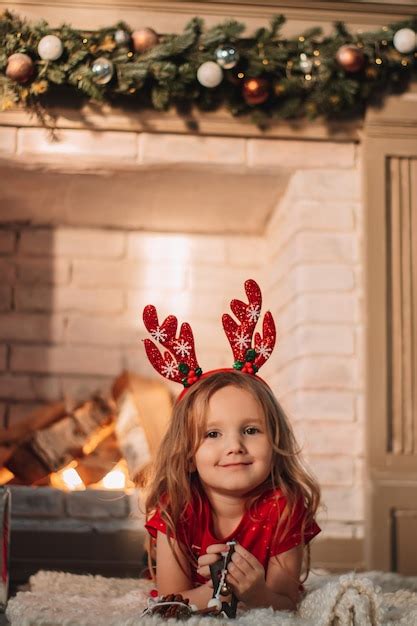 Premium Photo Portrait Of Cute Girl Smiling