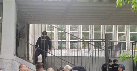 სერბეთის სკოლაში მე 7 კლასელმა ცეცხლსასროლი იარაღით 9 ადამიანი მოკლა ტაბულა