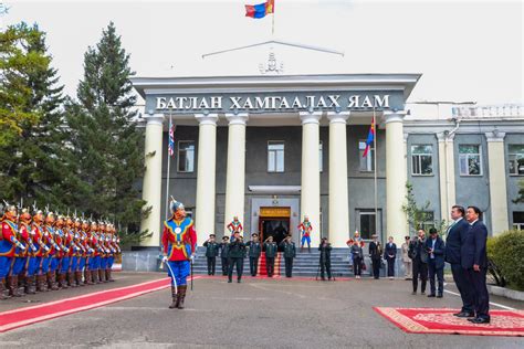 ИБУИНВУ ын Зэвсэгт хүчний сайд Жэймс Хиппи Монголд айлчилж байна