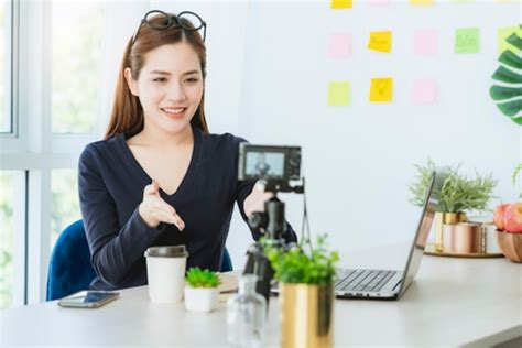 using asynchronous video interviews to improve recruiting hirepro