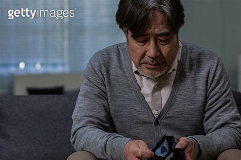 노인 외로움 컨셉 우울 슬픔 슬픔 가난 사회현상 독거노인 Jv11338117 게티이미지뱅크