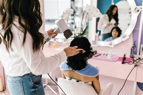 Місячний календар стрижок на грудень 2022 сприятливі дні для зміни іміджу Новости Section Ukr