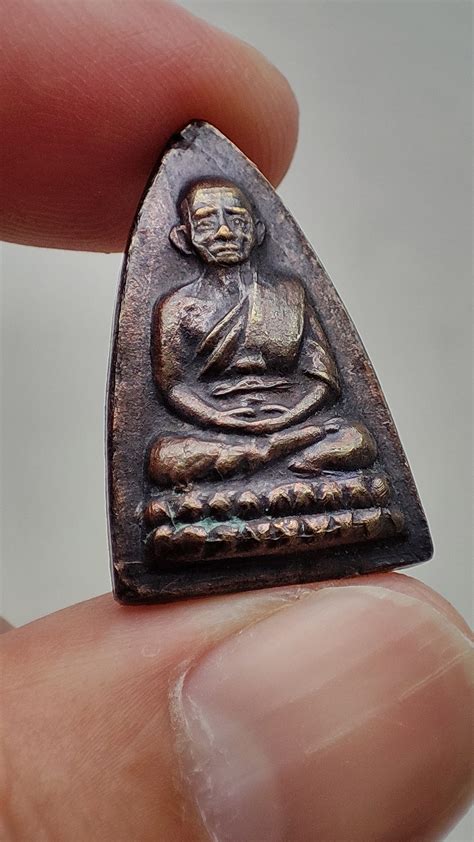 ห้ามพลาด หลวงปู่ทวด รุ่น รศ ๒๐๐ ปี 2525 กลีบบัว 🎯พิมหน้าแก่ เนื้อแดงรมดำ ผิวหิ้งๆ เดิมๆ 🤝เปิด